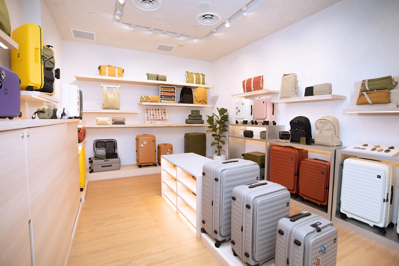 Cubo Luggage Collection | Smart Travel Suitcases by LOJEL